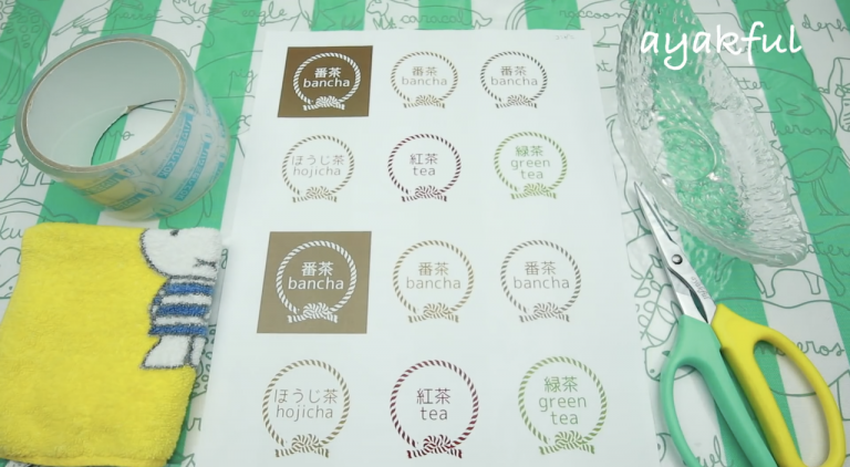 好きな柄を印刷した紙に100均の透明シールを貼って、水で紙の部分を剥がすだけの簡単diy 簡単かわいい手作りシール作り方をご紹介します!動画